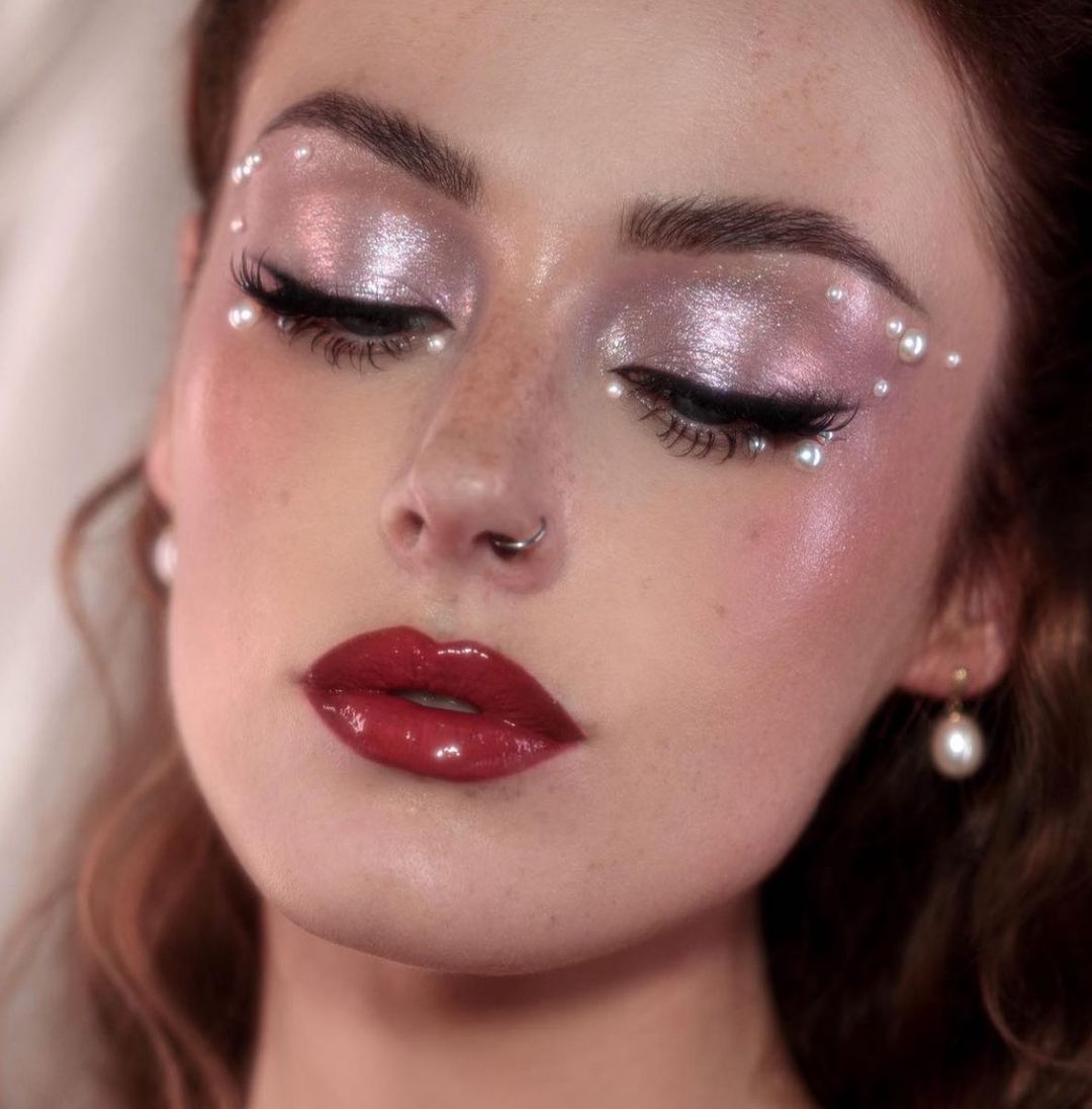 Pearly Makeup Looks for Every Occasion