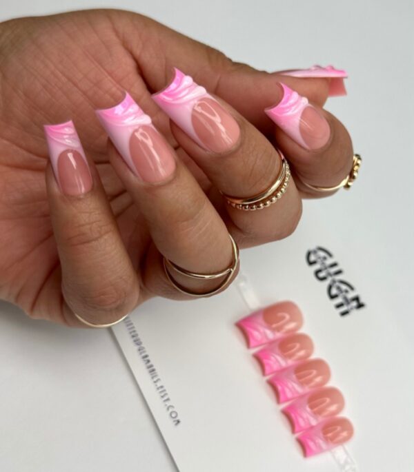 10+ Must-Have Pink Press-on Nail Designs for the Season!