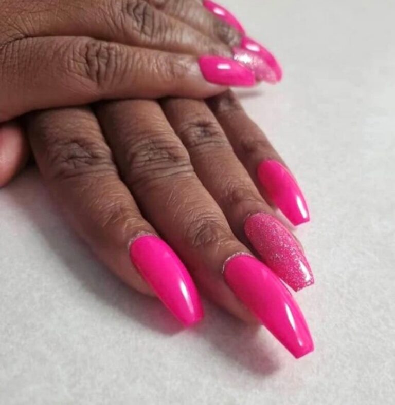 10+ Must-Have Pink Press-on Nail Designs for the Season!